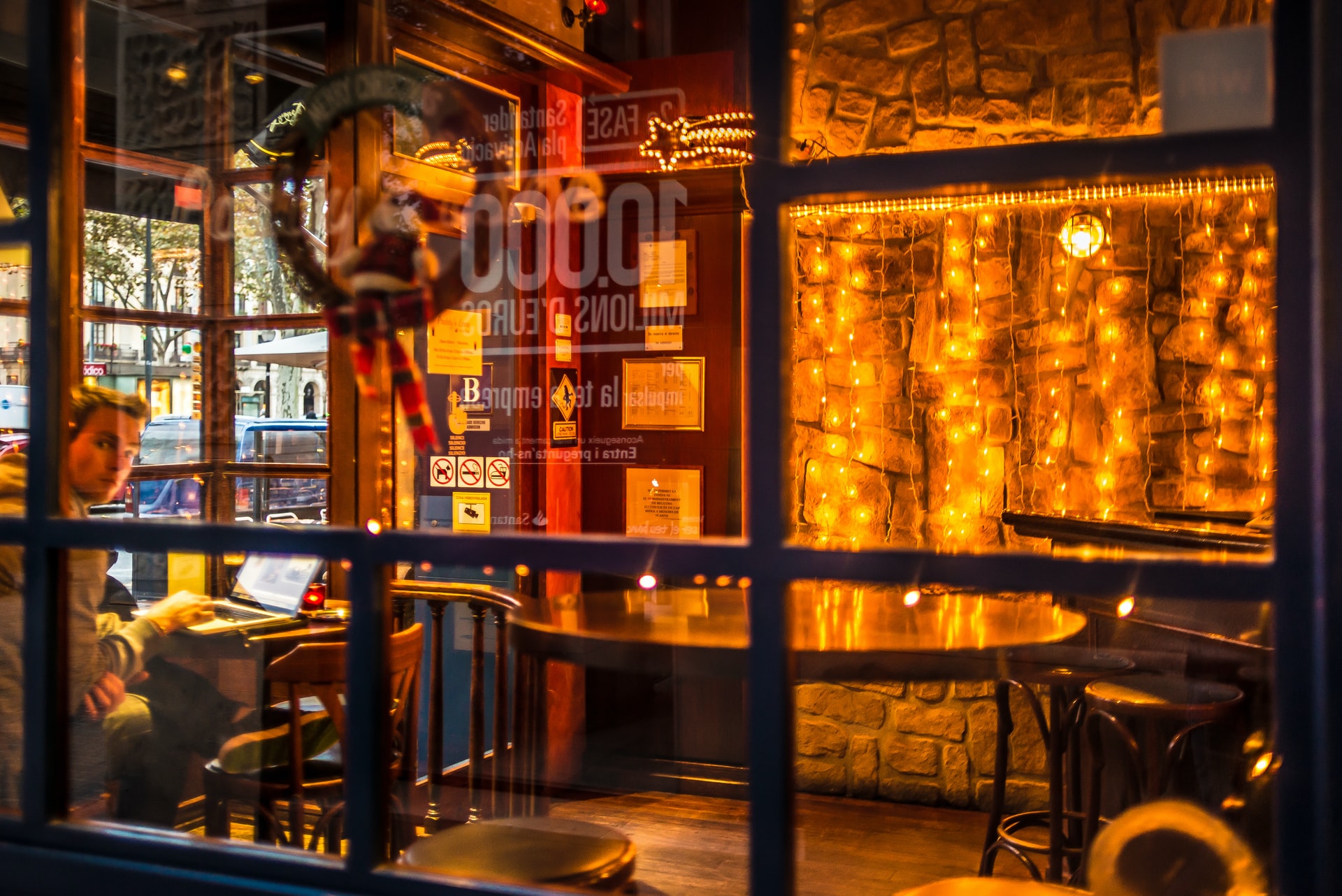 LED Candle Lights For Restaurants | Huckleberrys Diner